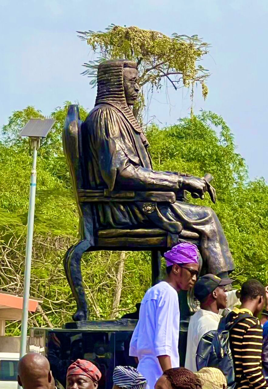 The Obafemi Awolowo Bronze Statue: Shyllon’s Majestic Gift to Obafemi ...